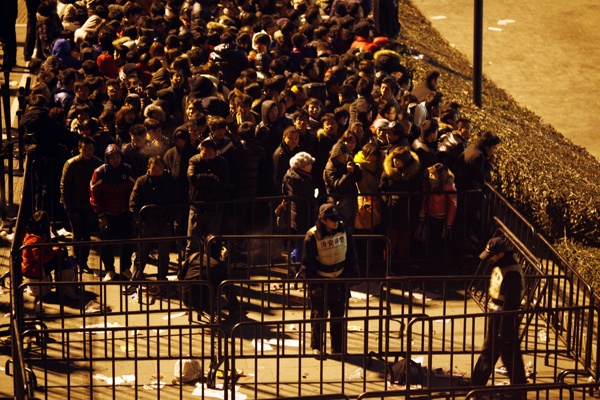 8 Ways to Survive Apple’s New iPad Launch (if You’re Standing in Line ...