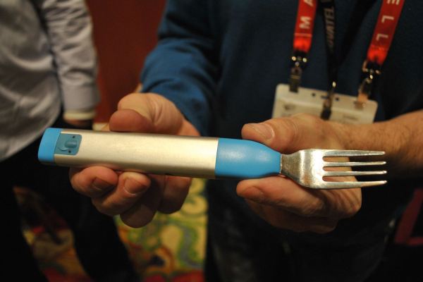 Fork from the Future Senses When You’re Eating Too Fast, Vibrates to ...