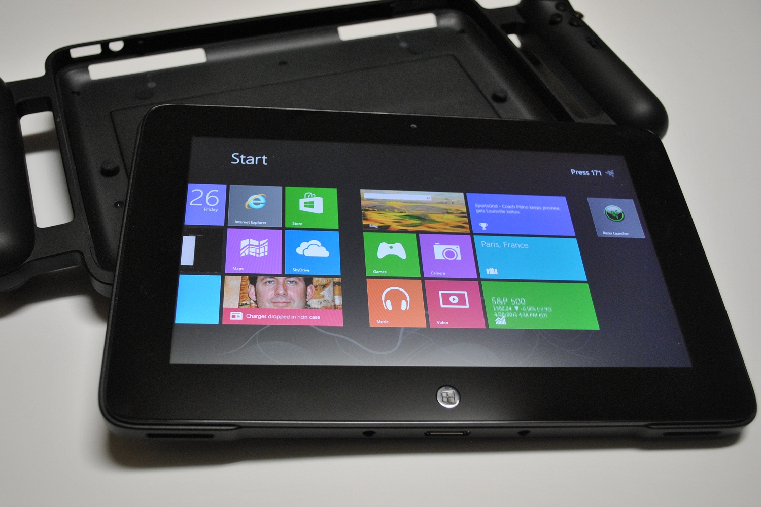 Review: Razer Edge Tablet Is a Rocky Shortcut to the Future of Gaming ...