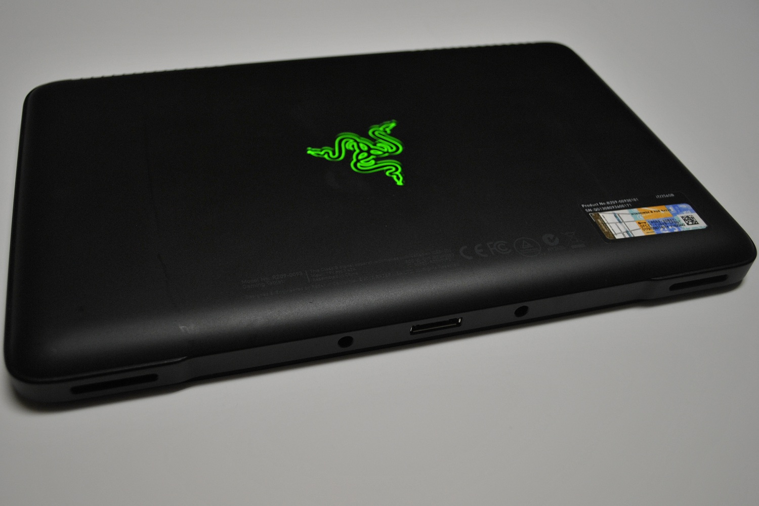 Review: Razer Edge Tablet Is a Rocky Shortcut to the Future of Gaming ...