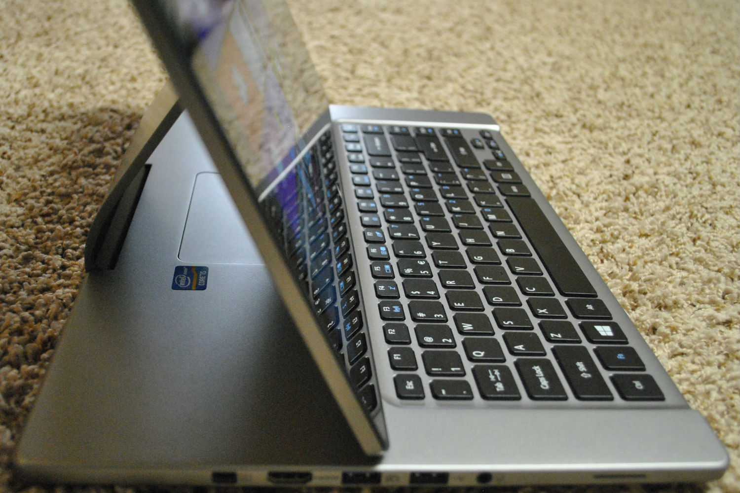 Acer Aspire R7 Review: The Star Trek Laptop Needs a Next Generation ...