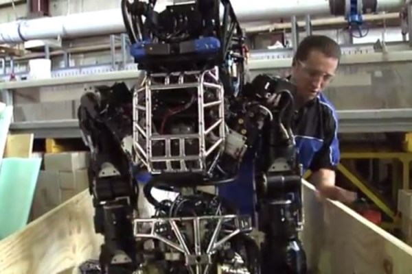 MIT’s Human-Size Robot Unboxing Puts All Other Unboxings to Shame ...