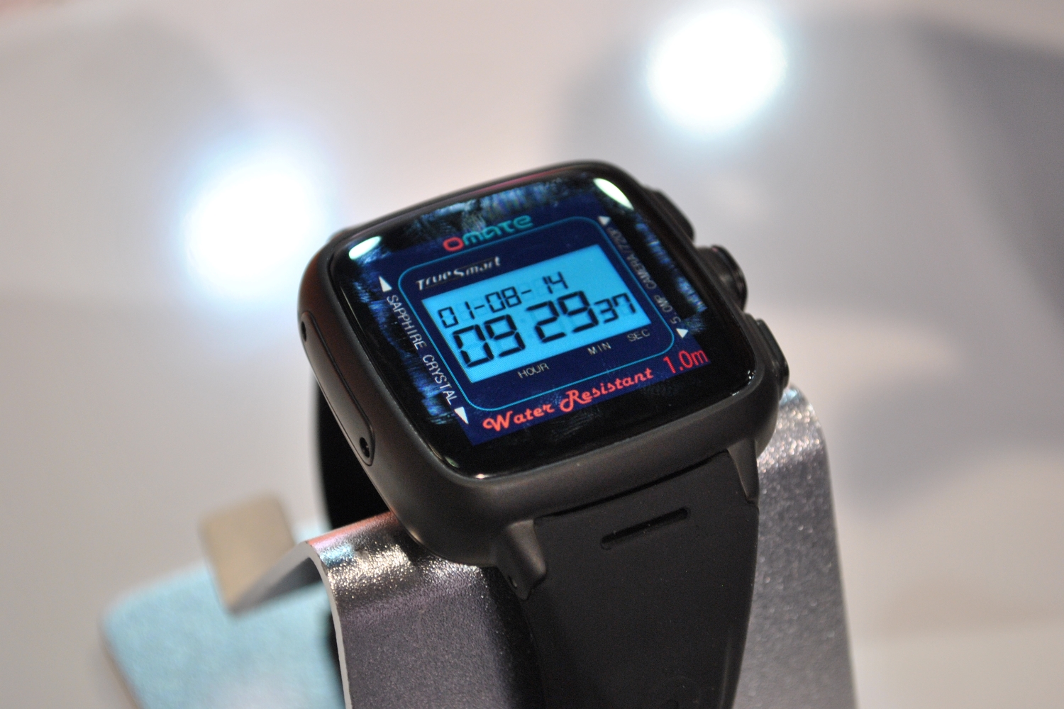 Straight-Up Android on a Smartwatch: Hands On with the Omate TrueSmart ...