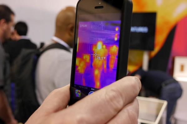 FLIR Smartphone Case Gives Your iPhone Thermal Vision | TIME.com